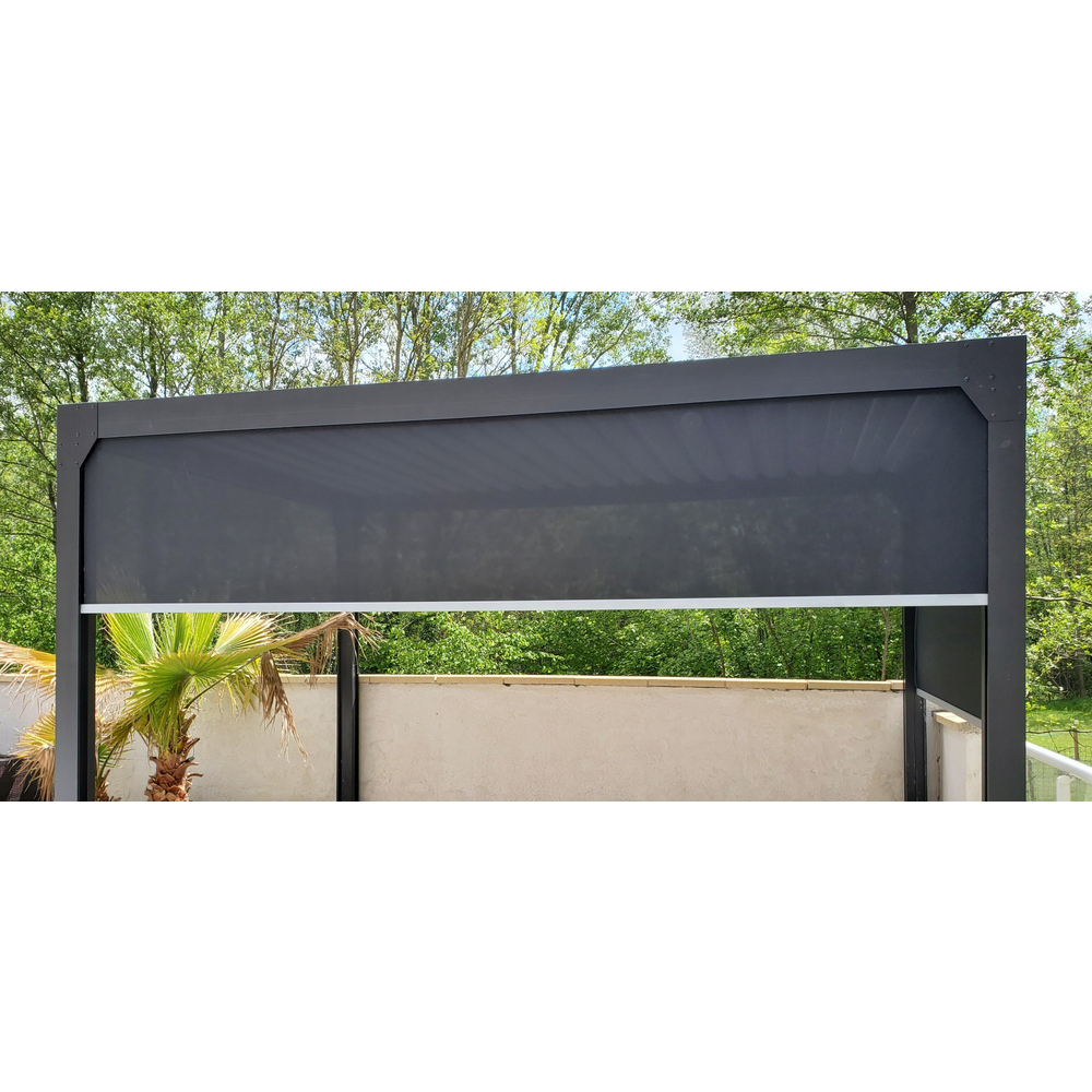 "Optimisez votre pergola bioclimatique avec des rideaux"